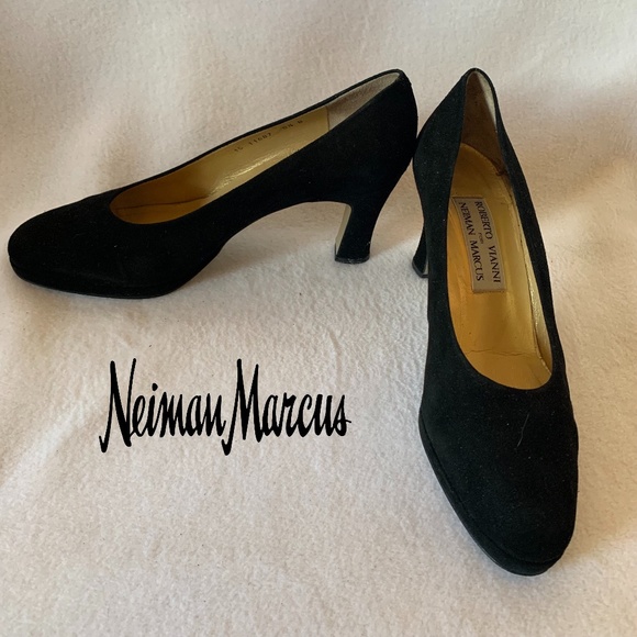Neiman Marcus | Shoes | Neiman Marcus Roberto Vianni Velvet Heels 85b 3 ...